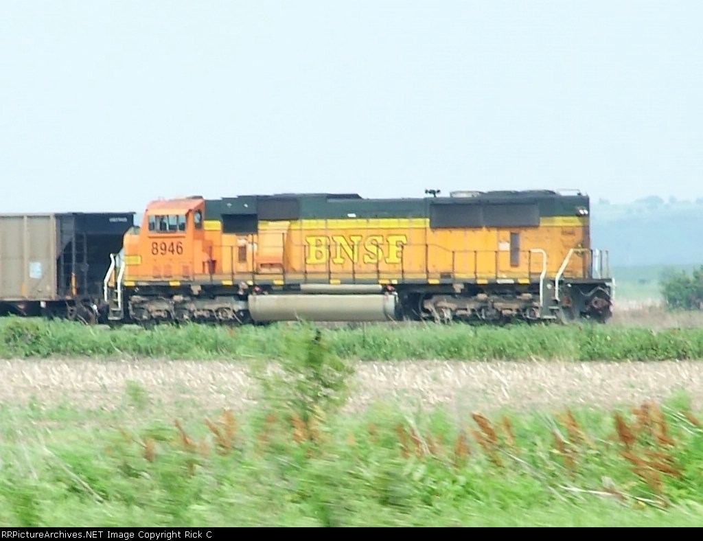 BNSF 8946